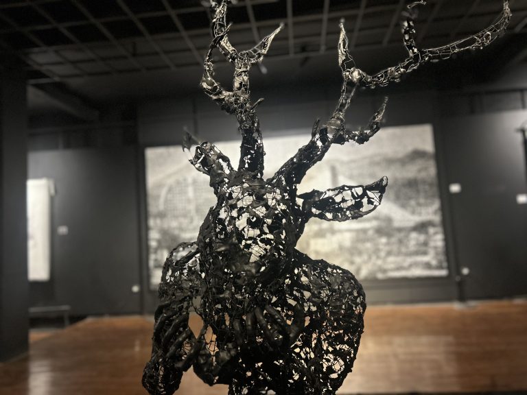 Grey Art Gallery Hadirkan Pameran Luna Negra, Refleksi di Balik ...